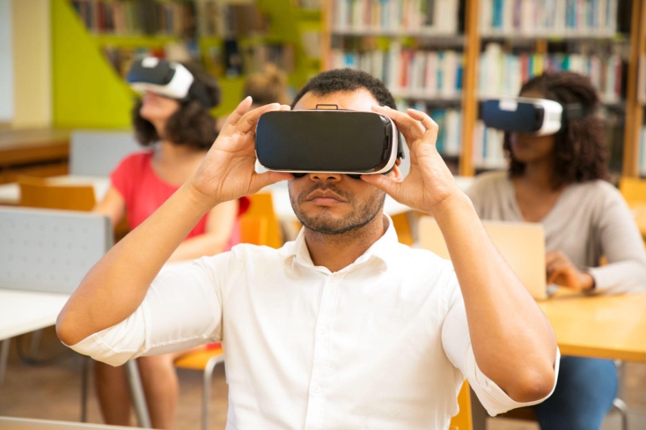 How to Use Augmented Reality for Interactive Campus Tours